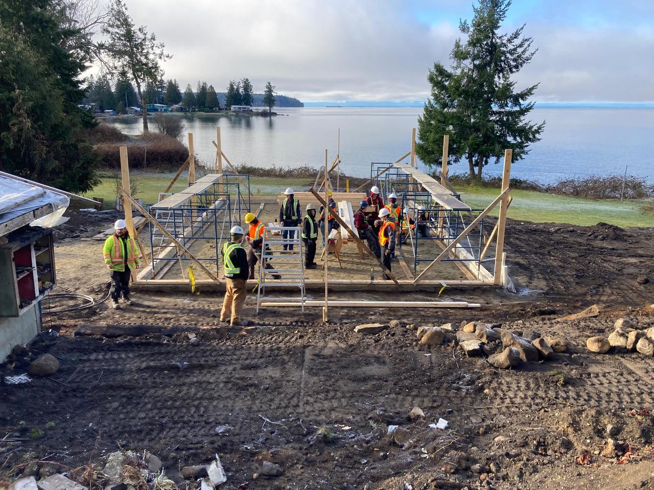 Scuttle Bay home welcomes support from VIU’s tiwšɛmawtxʷ Carpentry Apprentice Program ...